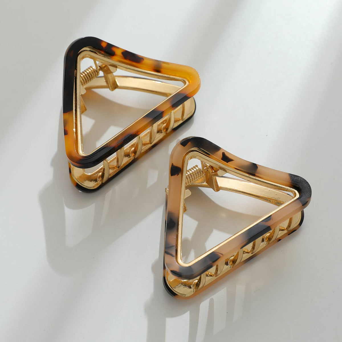 Amelie | Small Classic Triangle Metal Claw Clip – Circa Boutique + Gifts